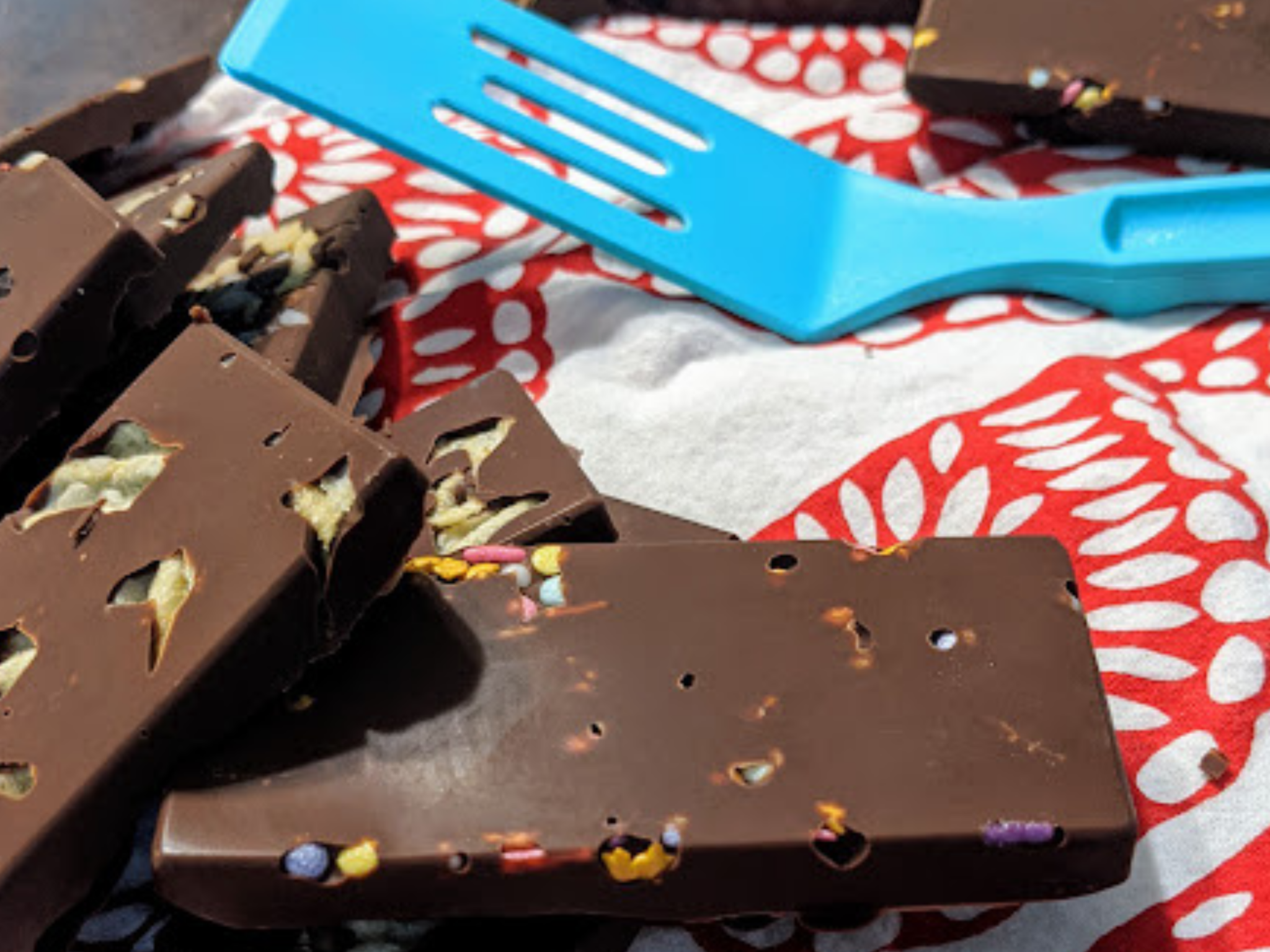 The Ultimate Homemade Chocolate Bar Guide: 2 Ways (Quick Fix vs. From ...